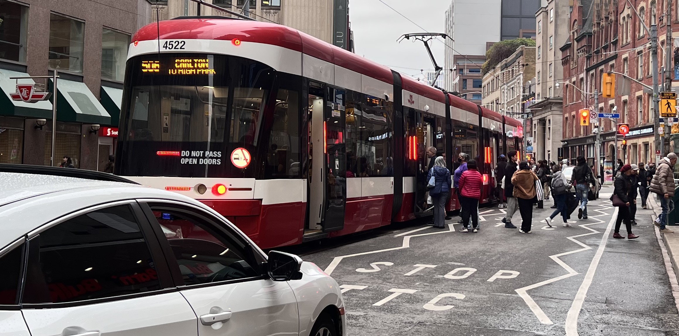 Enhanced Pavement Markings at Streetcar Stops Pilot – City of Toronto